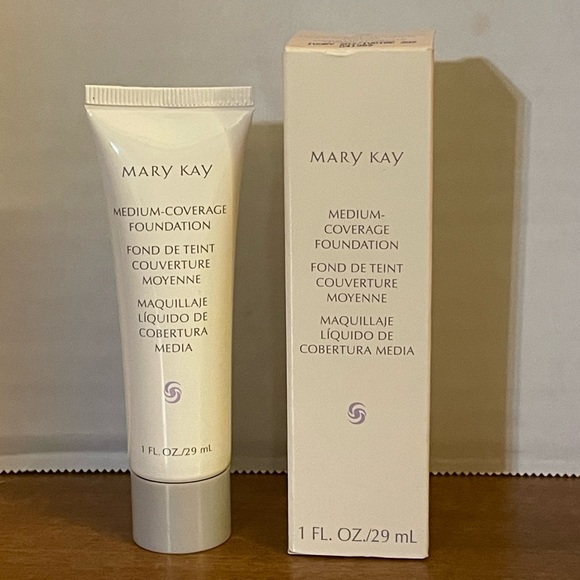 Mary Kay | Makeup | Mary Kay Medium Coverage Foundation Ivory 22 Gray Cap Retired Discontinued ...